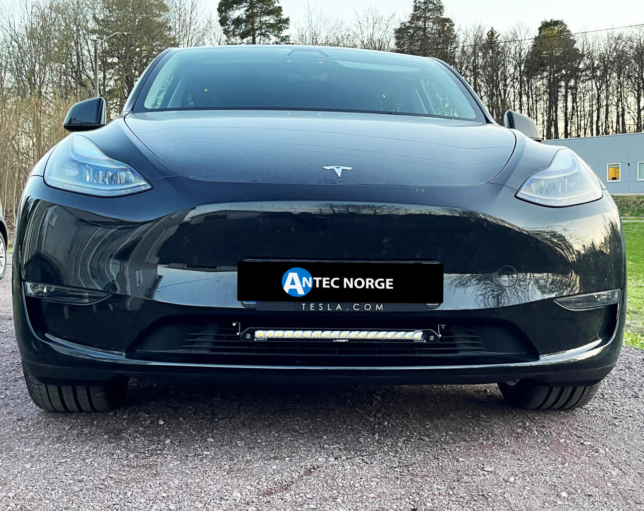 Grillkit med Lazer linear 18 ELITE Tesla Y for innmontering i nedre ...